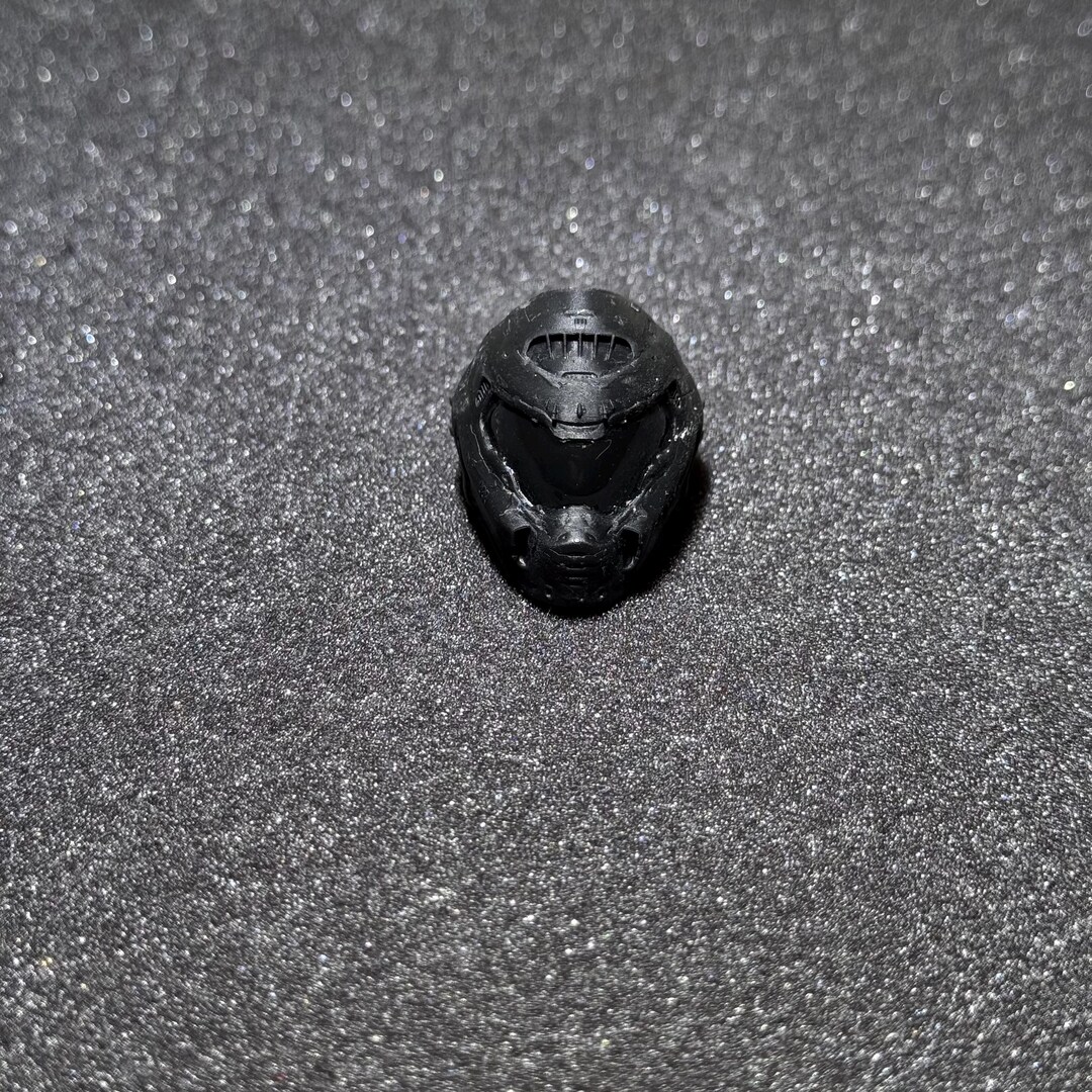 DOOM SLAYER Helmet Keychain/ Charm - Etsy