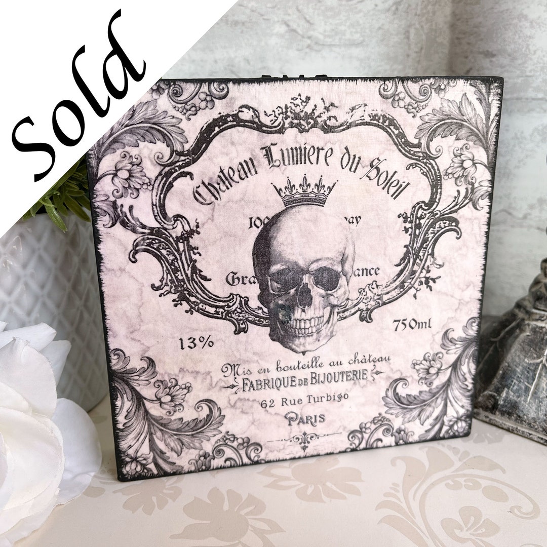French Country Cottage Crowned Parisian Skull Gothic Halloween Wall ...