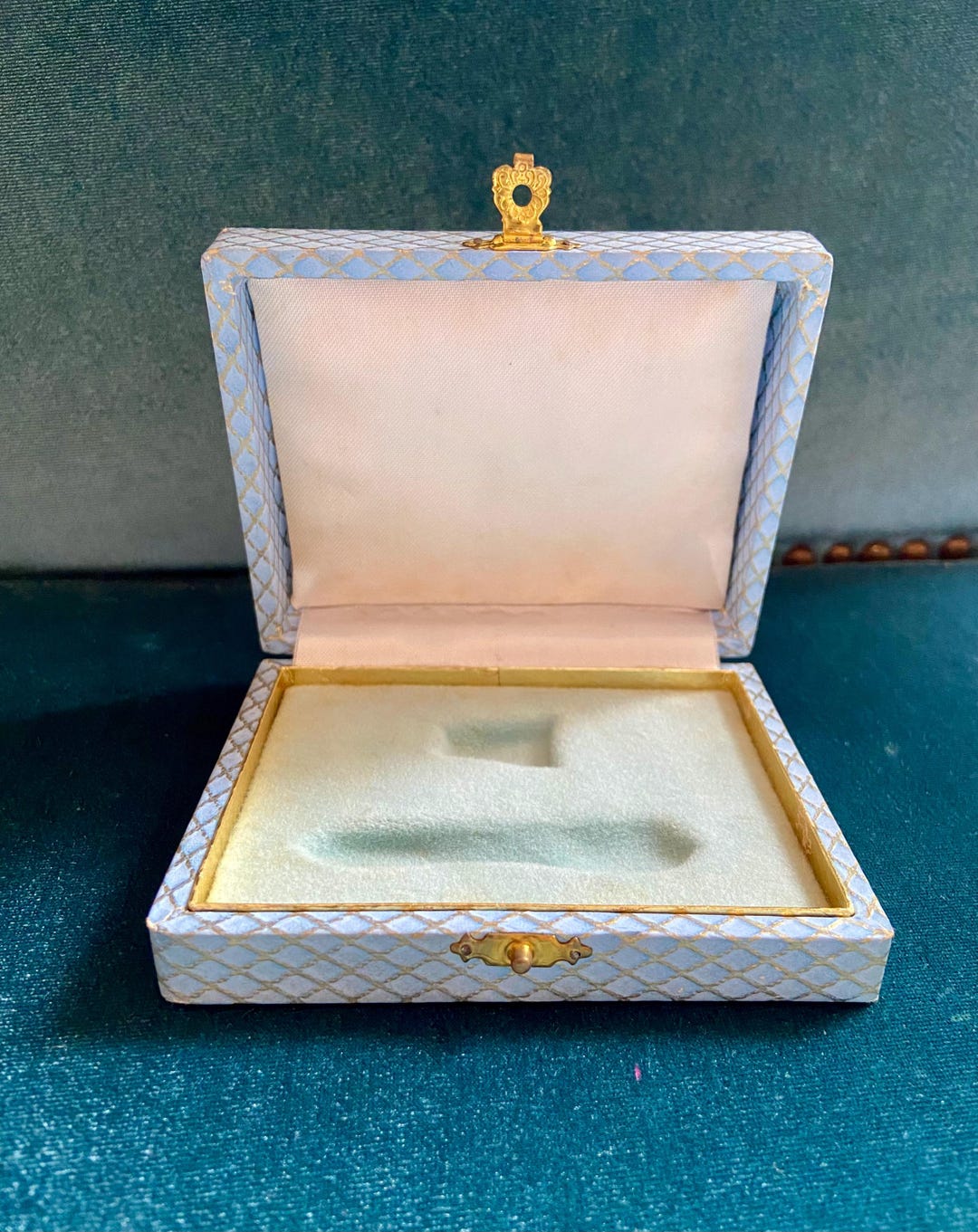 Beautiful Vintage Baby Blue & Gold Jewelry Jewellery Sewing ...