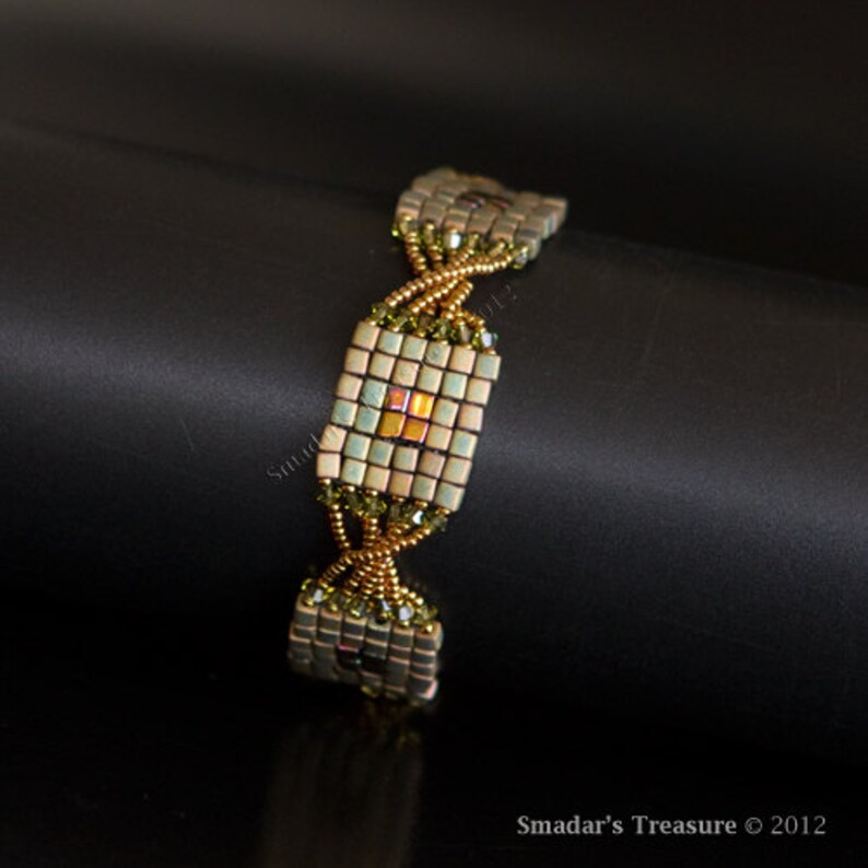 Beading Tutorial, Squares With a Twist Bracelet. Beading Pattern With ...
