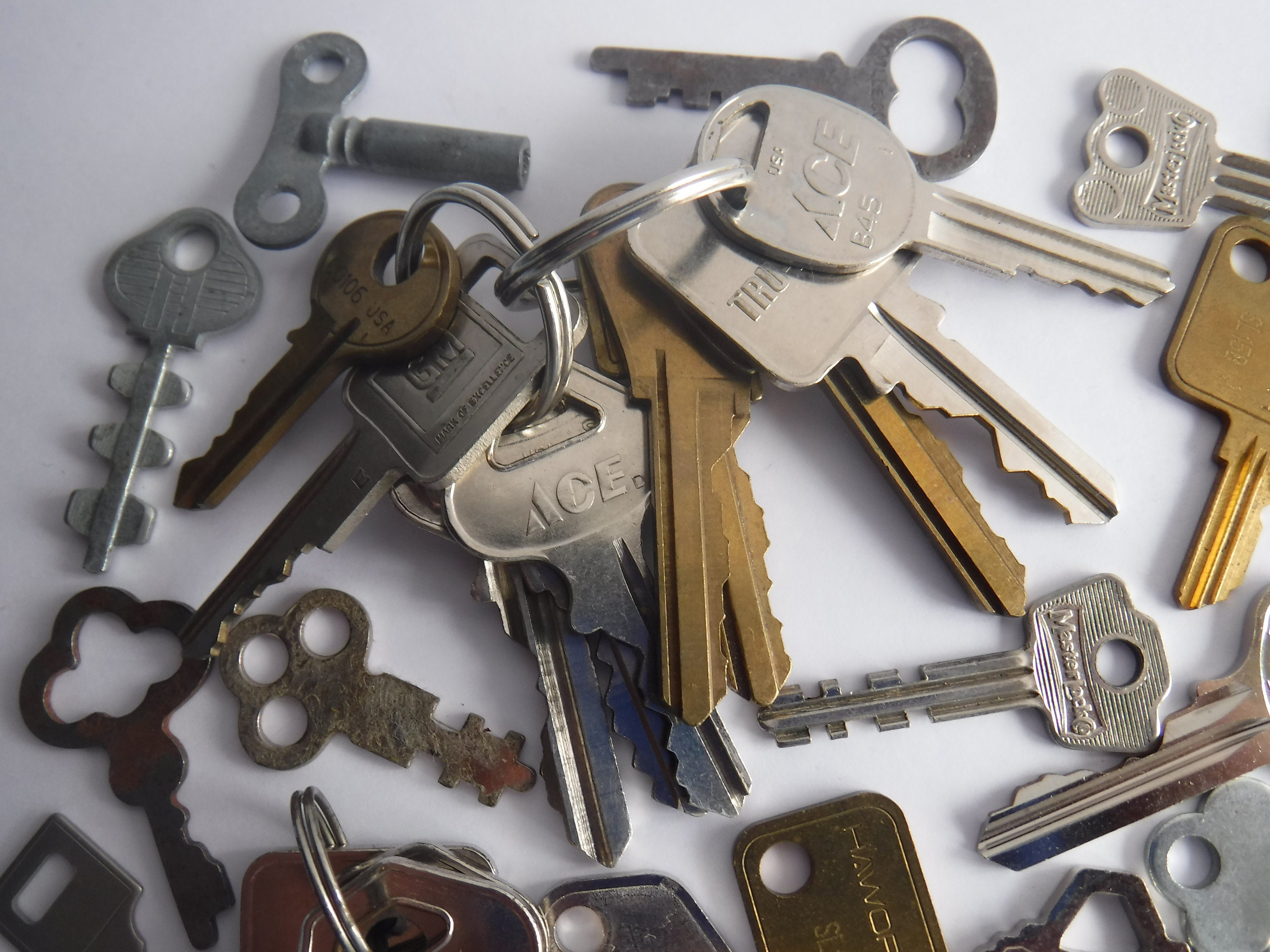 72 KEYS Great Lot Vintage Keys Crafts Mixed Media Destash Car House ...