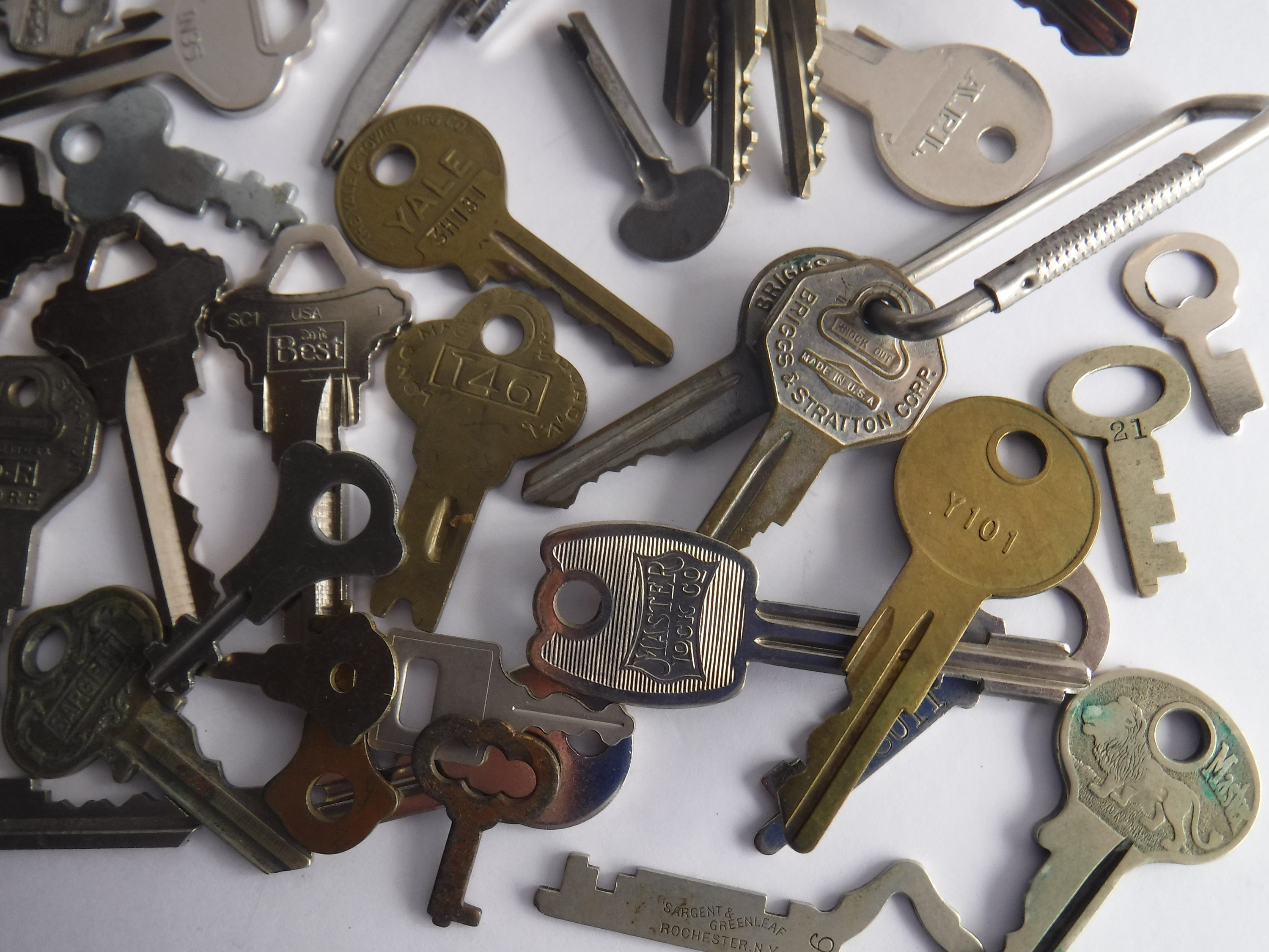 72 KEYS Great Lot Vintage Keys Crafts Mixed Media Destash Car House ...
