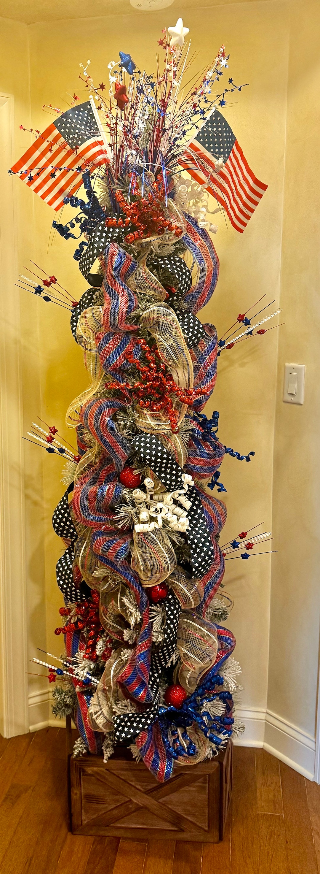 4th of July Decorated Tree Decorations and Ornaments for a Holiday Tree ...