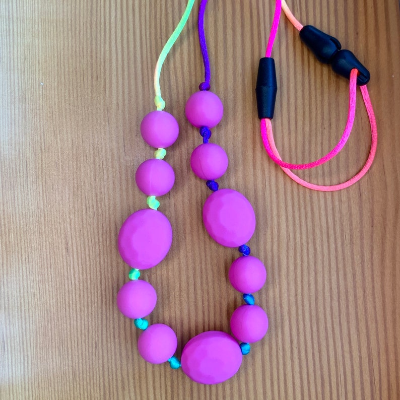 Chewbling Sensory PEBBLE Chewelry Necklace for Children and Adults ...