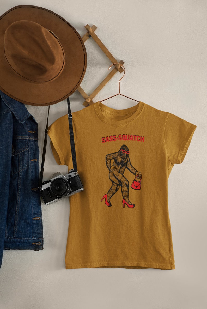 Funny SASS-SQUATCH Sasquatch BELIEVE T-shirt Bigfoot Gift Sass Sassy ...