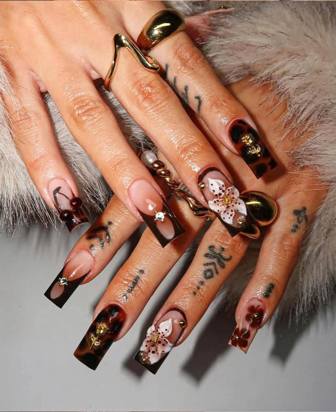 Brown Luxe Press on Nails Elegant Tortoiseshell Nails With Floral ...
