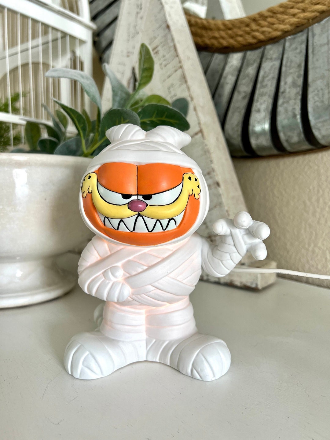 Garfield Mummy Figural Night Light, Porcelain, Enesco 1970's Nightlight ...