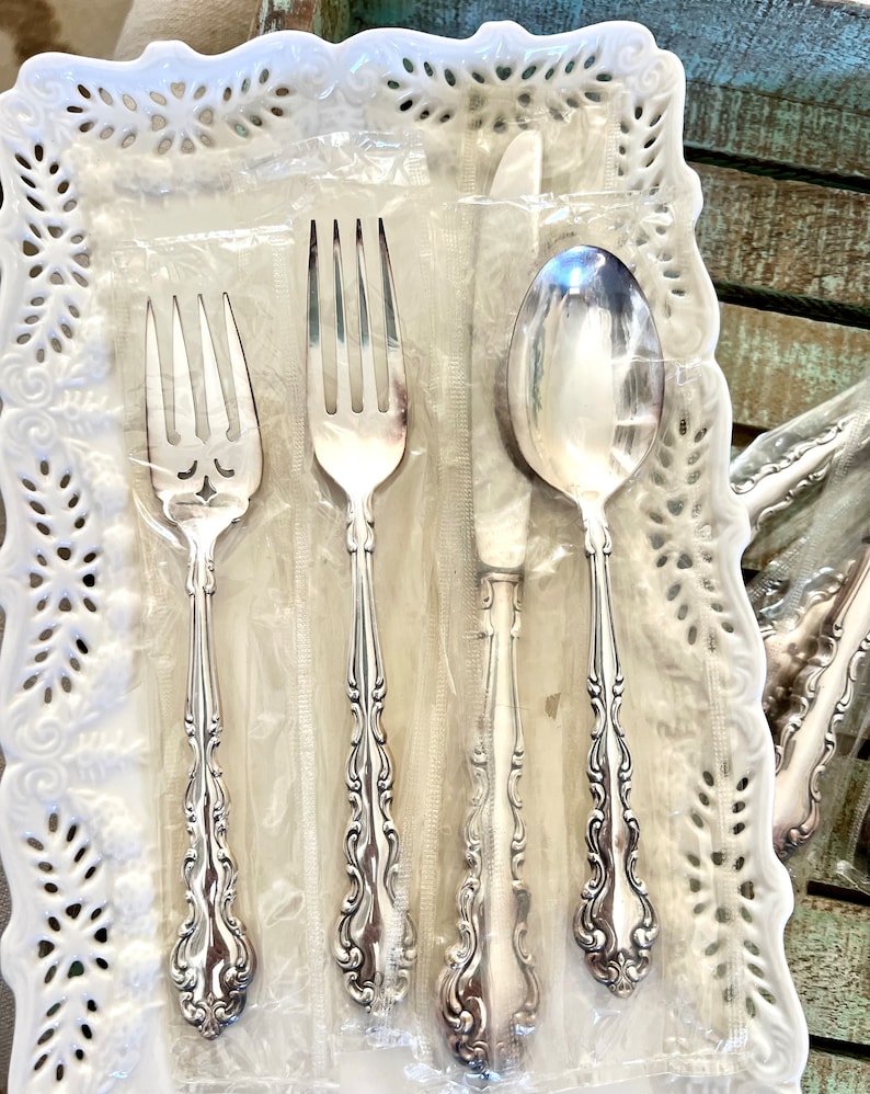 Community Oneida 29 Piece Silver Plate Silverplated Flatware Modern ...