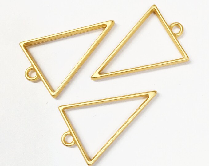 8 Gold Plated Alloy Triangle Pendant 39x25mm, Matte Gold Finished ...