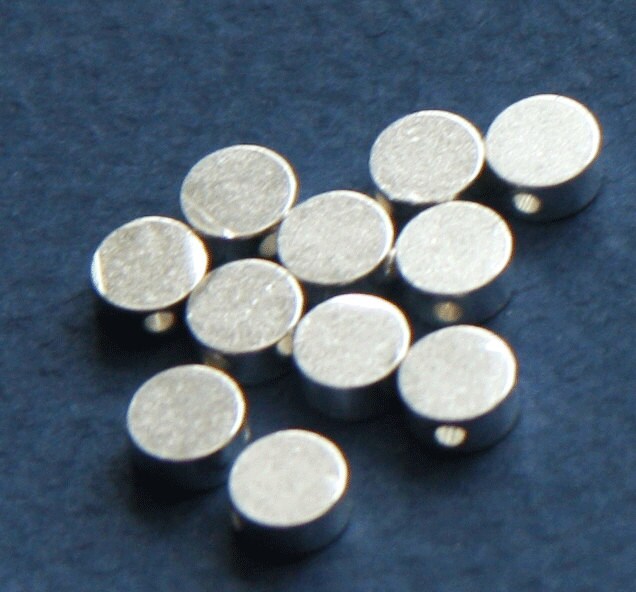 25 Pcs Silver Plated Flat Round Beads 5x2.5mm - Etsy