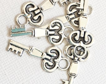 10 Pcs of Antique Silver Skeleton Key Pendants Charms 18x45mm - Etsy