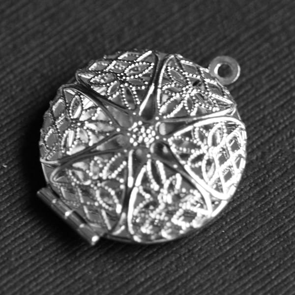 Filigree Locket - Etsy