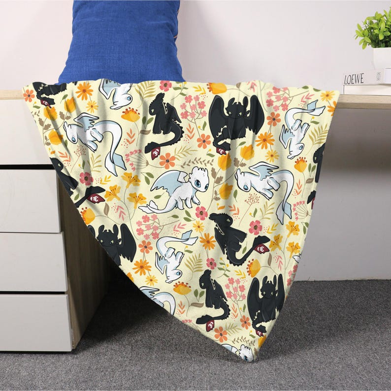 Toothless Fleece Blanket - Light Fury Blanket - Cute Dragon Fleece ...