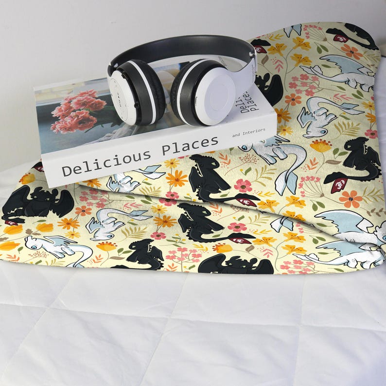 Toothless Fleece Blanket - Light Fury Blanket - Cute Dragon Fleece ...