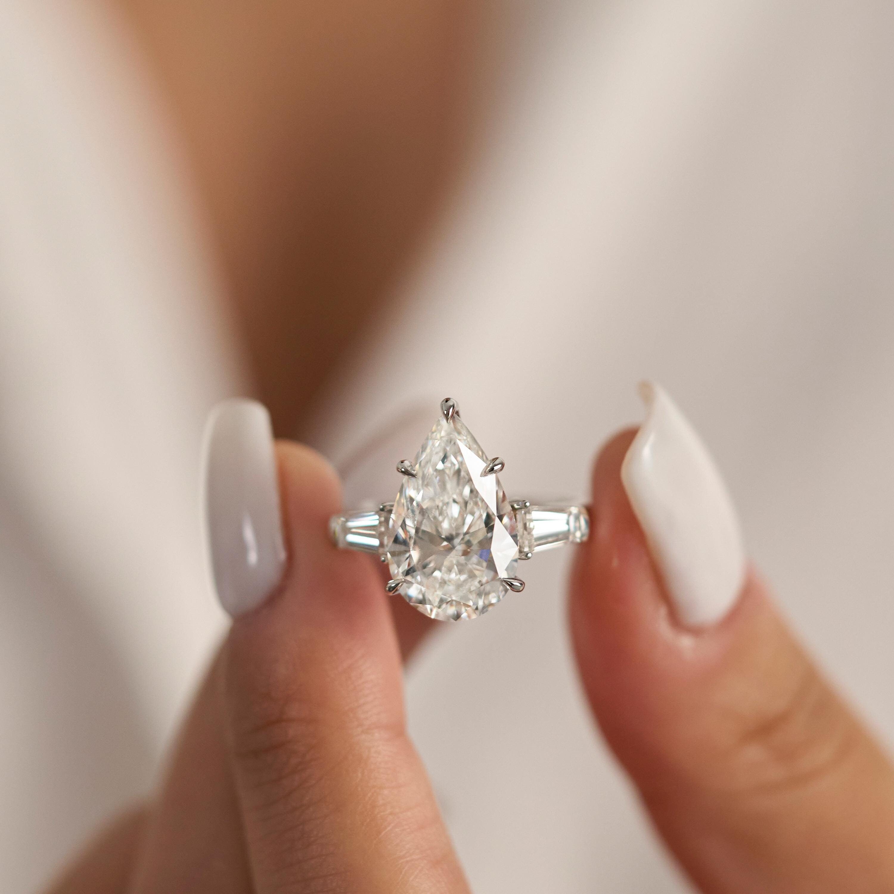 5 Carat Pear Cut F VS2 Lab Grown Diamond Three Stone Ring, CVD Diamond ...