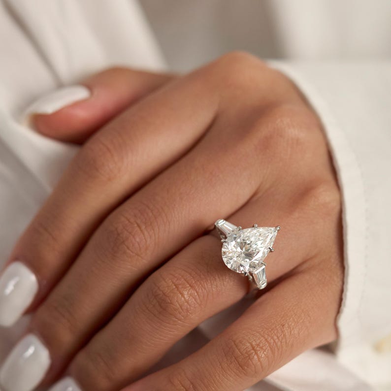 5 Carat Pear Cut F VS2 Lab Grown Diamond Three Stone Ring, CVD Diamond ...