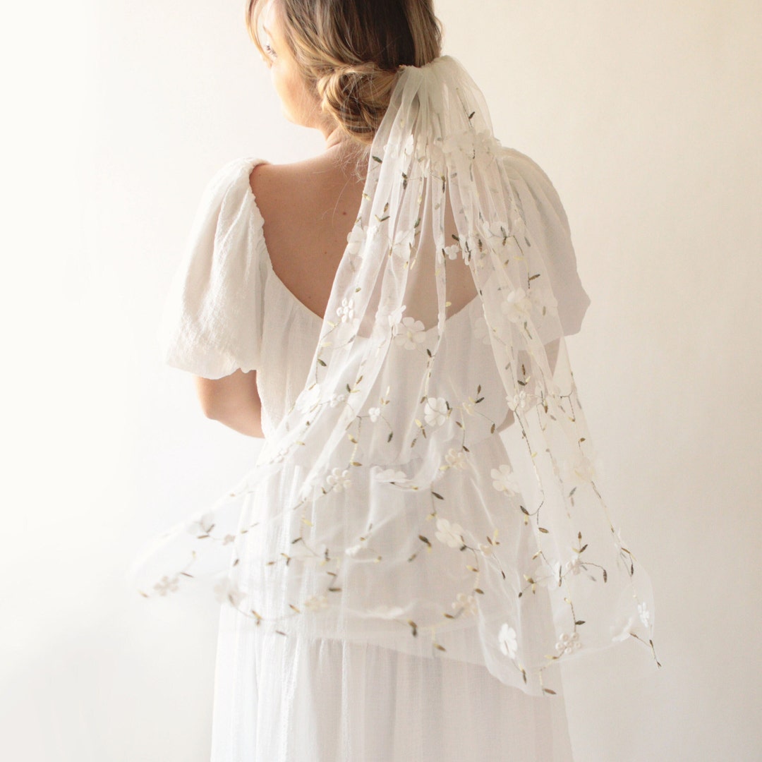 Scattered Flower Vine Veil, Embroidered Flower Veil, Floral Wedding ...