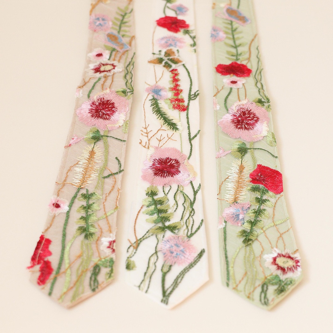 Wildflower Necktie, Floral Groom Tie, Unique Tie for Groom, Groomsmen ...