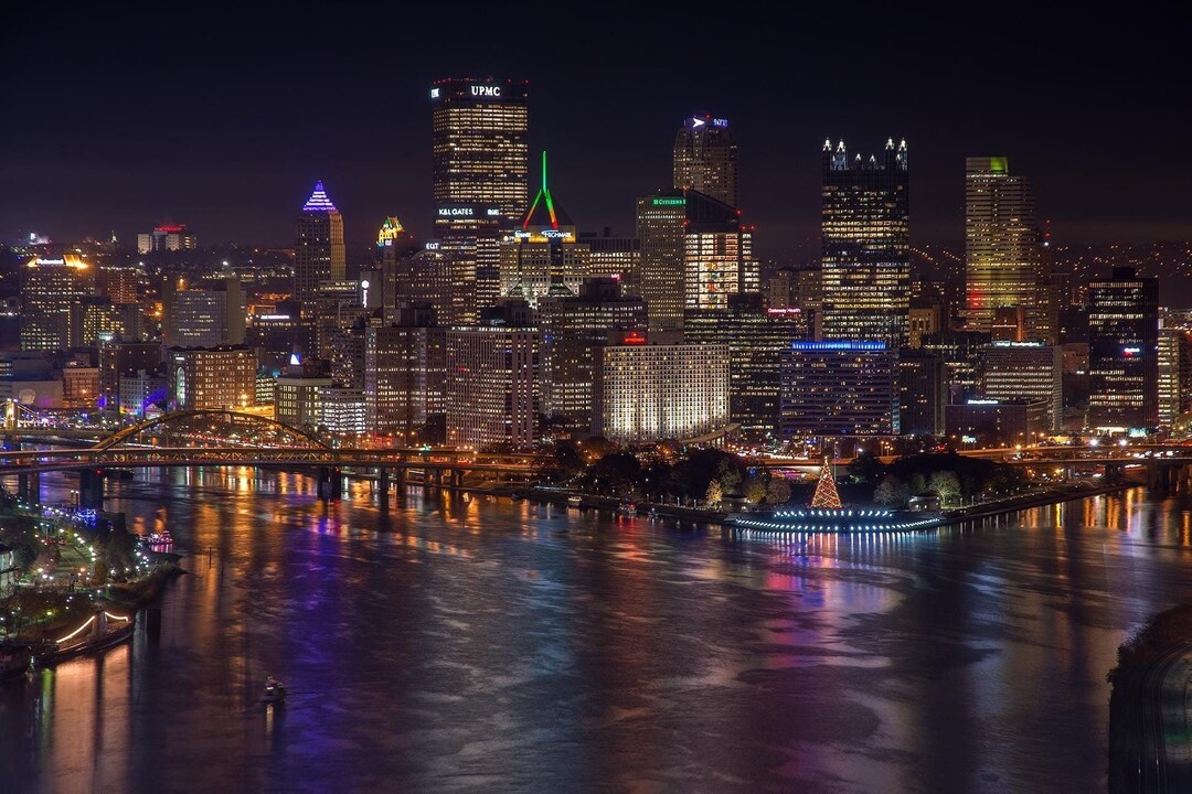 Pittsburgh Shine — the View of Pittsburgh is Reflected in the 3 Rivers ...