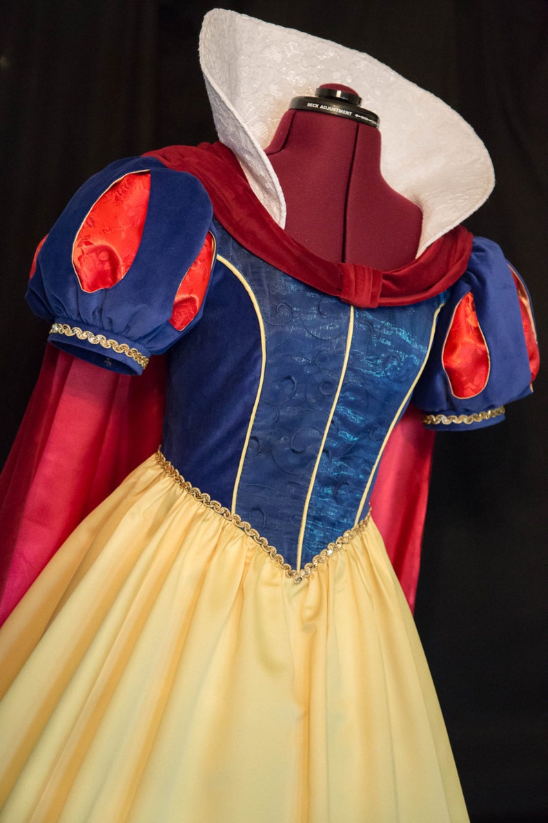 Exquisite DELUXE Adult Snow WHITE Teardrop Sleeve Gown/cape/bow Costume ...