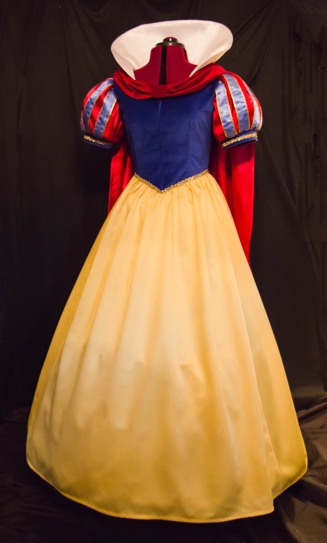 Amazing DELUXE Adult Snow WHITE Gown/Cape/Bow Costume Custom - Etsy España