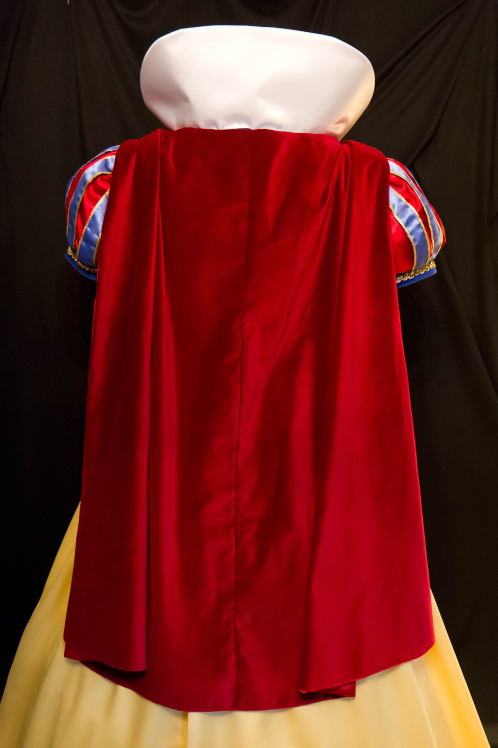 Amazing DELUXE Adult Snow WHITE Gown/Cape/Bow Costume Custom - Etsy España