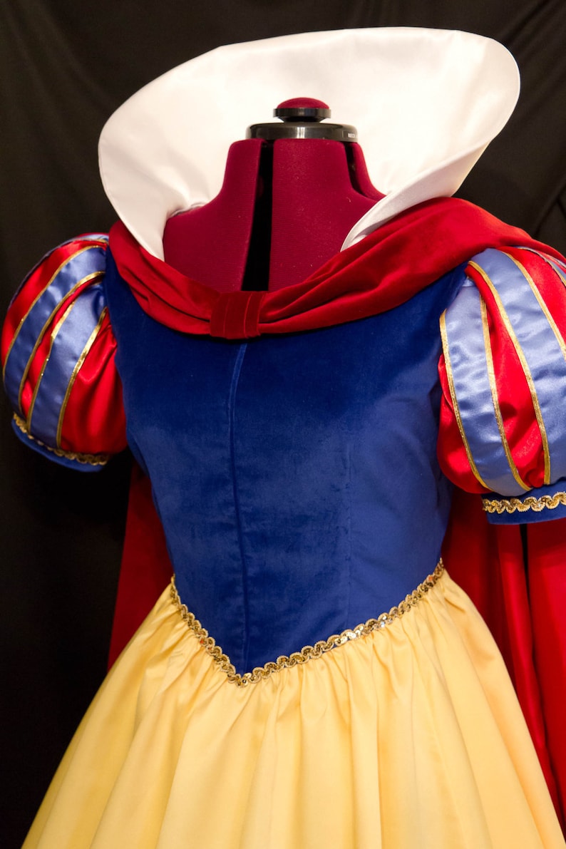 Amazing DELUXE Adult Snow WHITE Gown/Cape/Bow Costume Custom - Etsy España