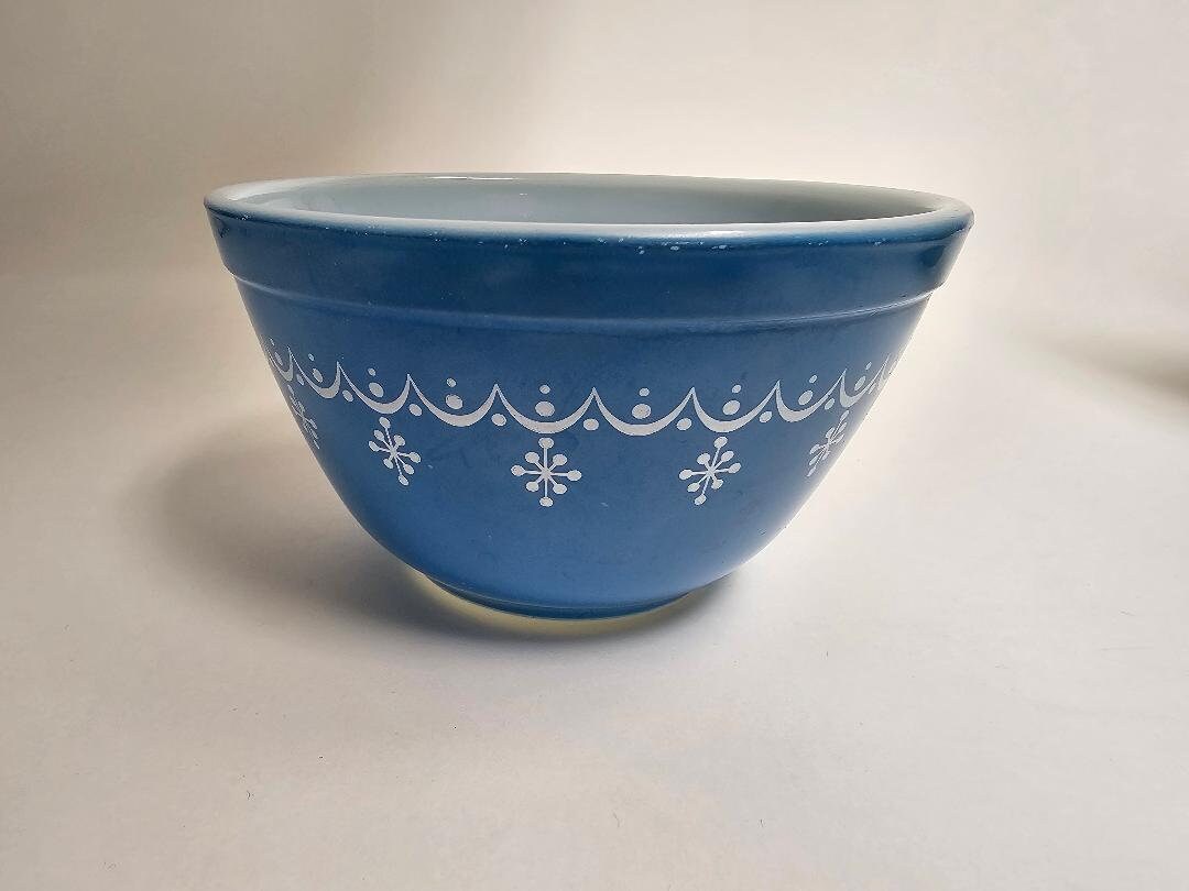 Vintage Pyrex Blue Snowflake Bowl 401 - Etsy