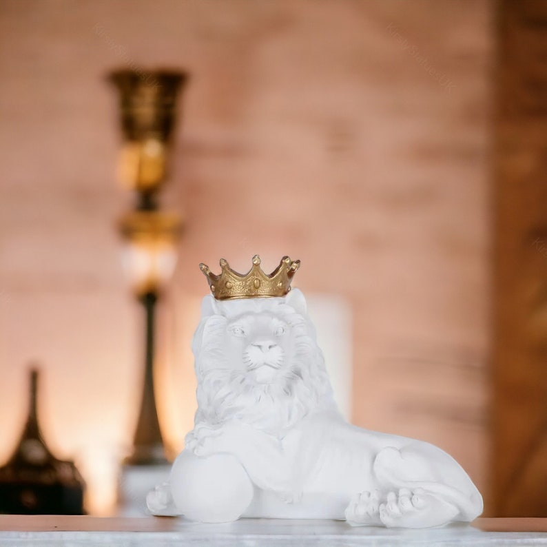 Mini Lion King Statue Crowned Lion Resin Art, Decorative Lying Lion ...