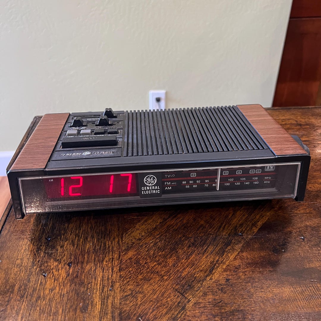 Vintage 1980s General Electric Digital Alarm Clock Radio AM/FM Snooze ...