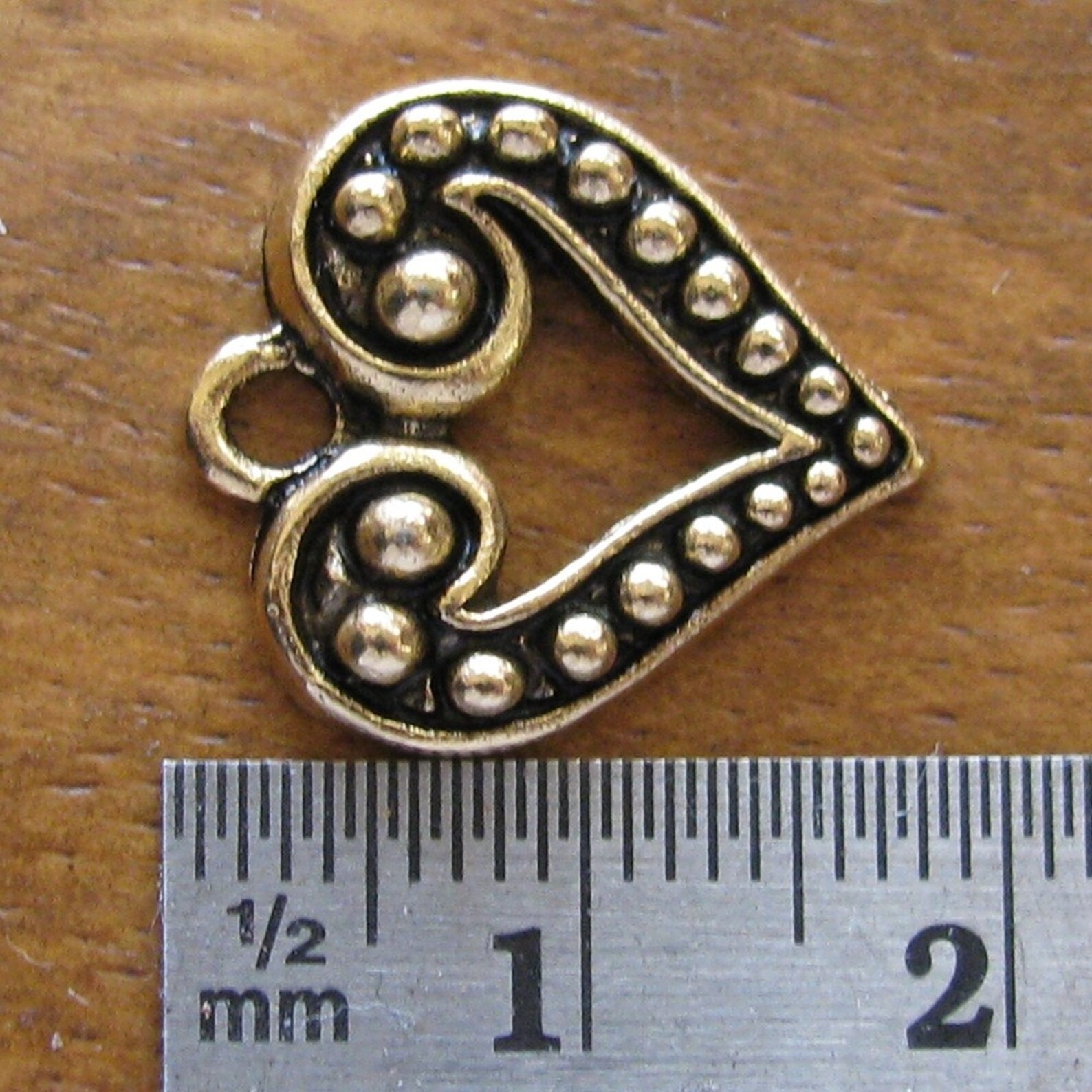 6 Antique Gold Pewter Heart Charms Pendents Jewelry Findings 374 - Etsy