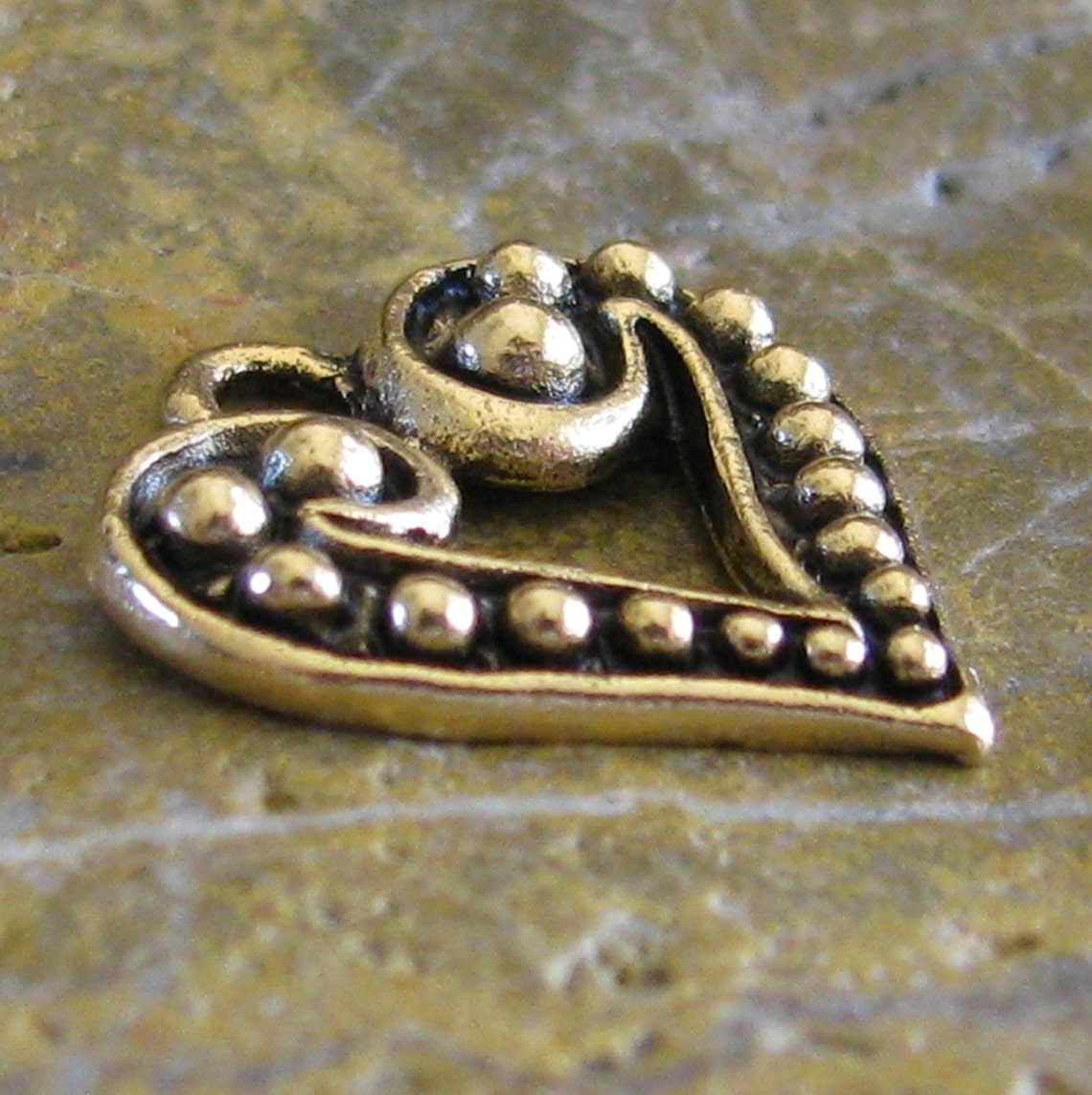 6 Antique Gold Pewter Heart Charms Pendents Jewelry Findings 374 - Etsy