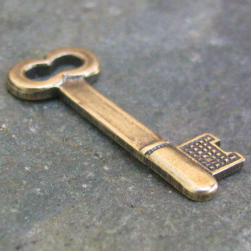 6 Antique Brass Small Victorian Key Charm Jewelry Finding 1302 - Etsy