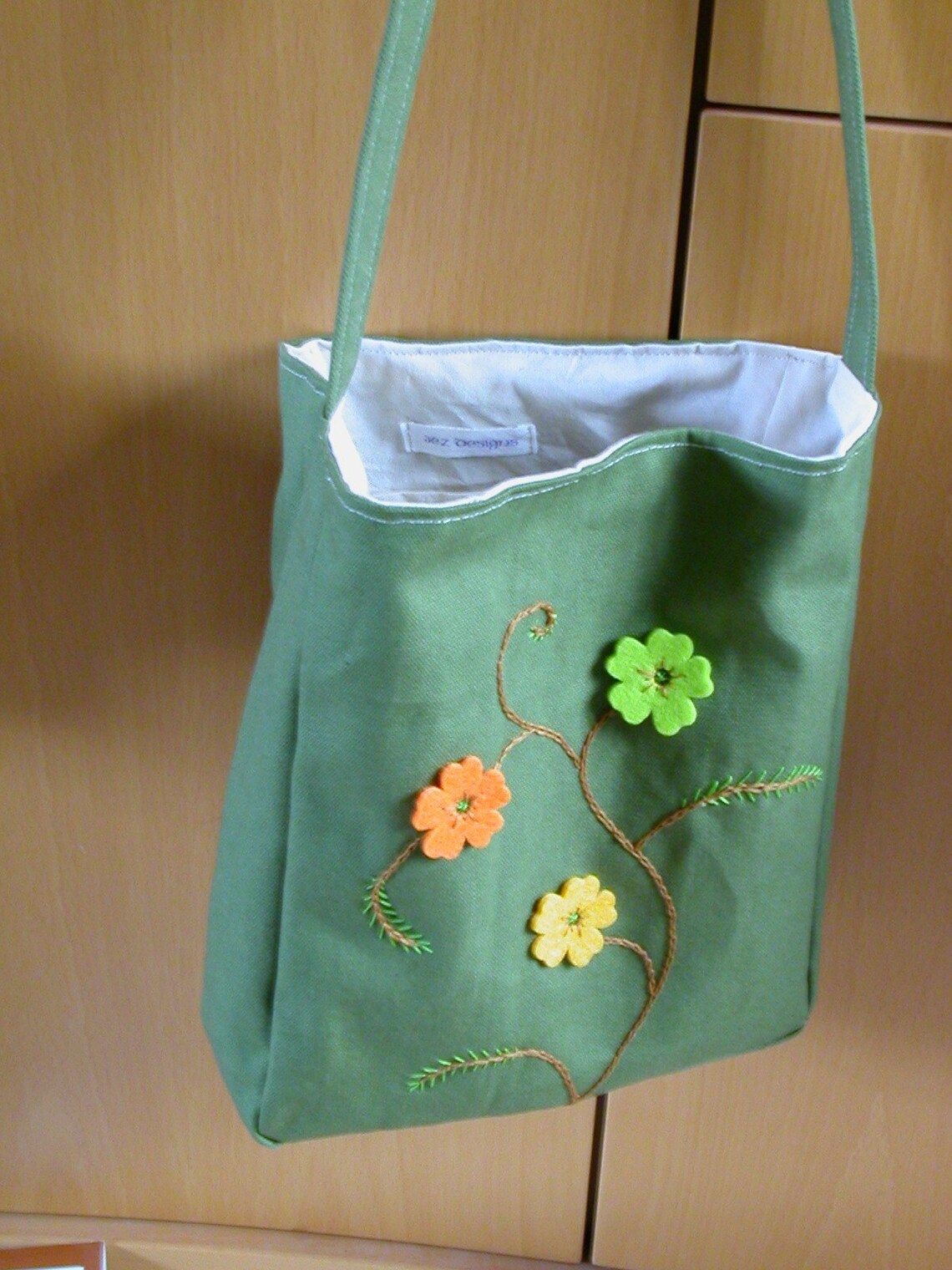 Green shoulder bag Spring Flowers hand embroidered medium | Etsy