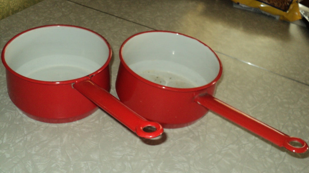 Vintage Set of Two Large Red and White Inside Enamel Pans same ...