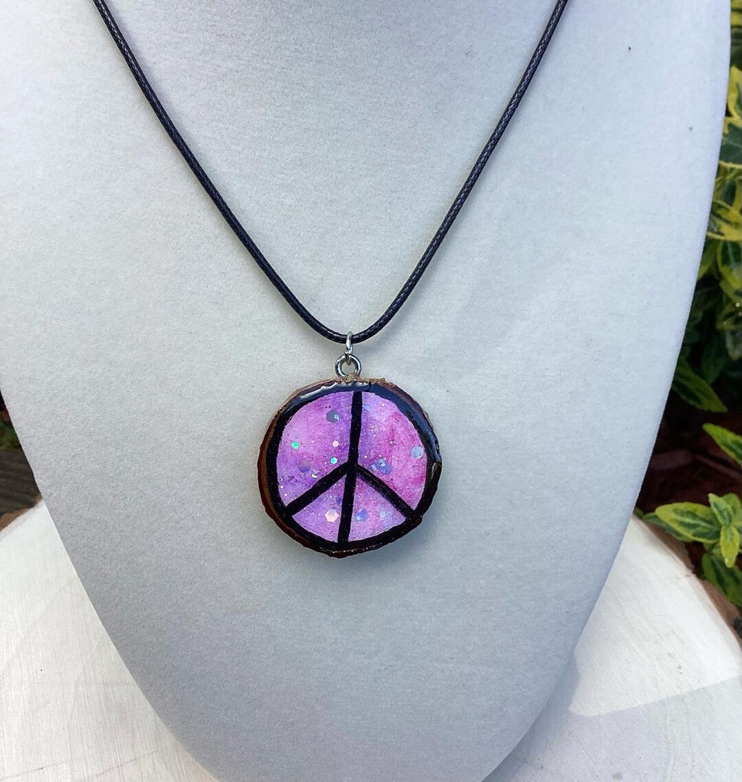 Hand Painted Peace Sign Woodslice Necklace - Etsy
