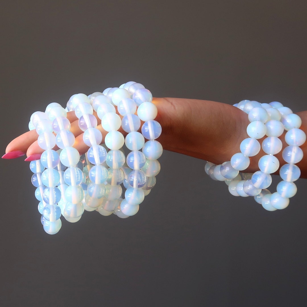 Pulsera de opalita blanca Happy Energy Glowing Blue Aura Jewelry - Etsy ...