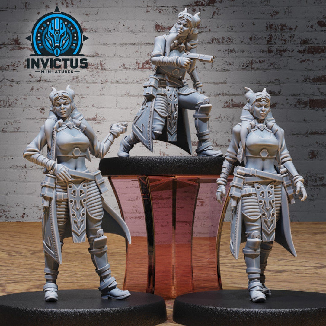 Smuggler Alien Female Set / Galactic Outlaw / Intergalactic Rogue ...