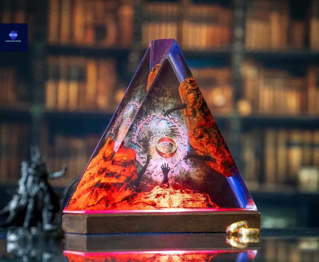 Custom L0TR. Movie Diorama Resin Lamp,christmas Gifts for Mom ...