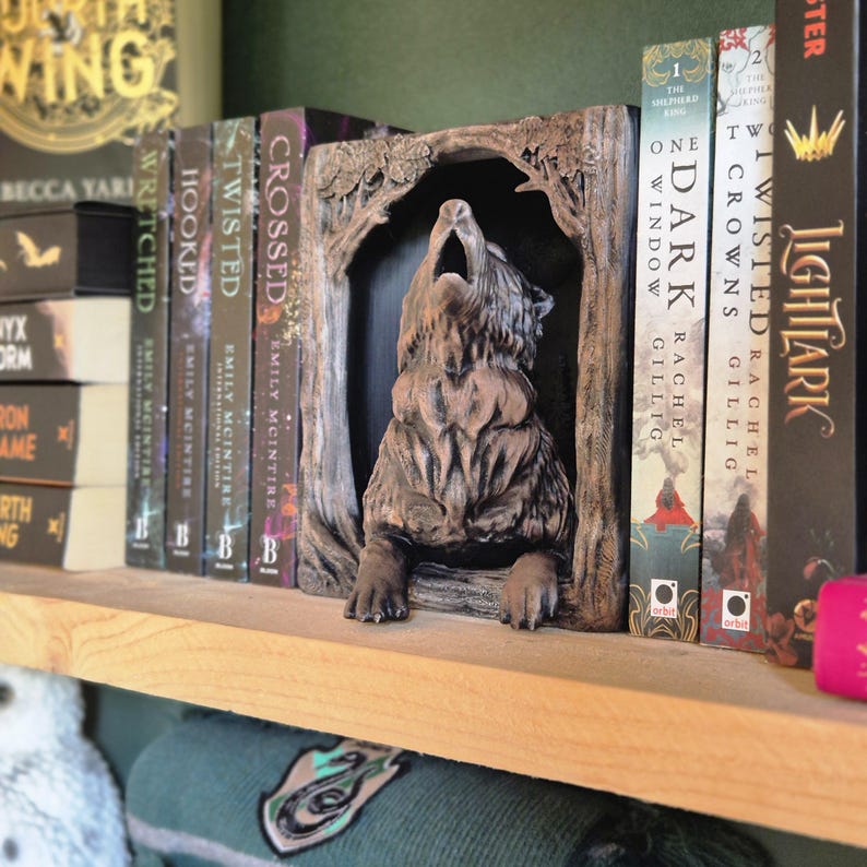 Howling Wolf Book Nook – Fantasy Woodland Bookshelf Insert | Gothic ...