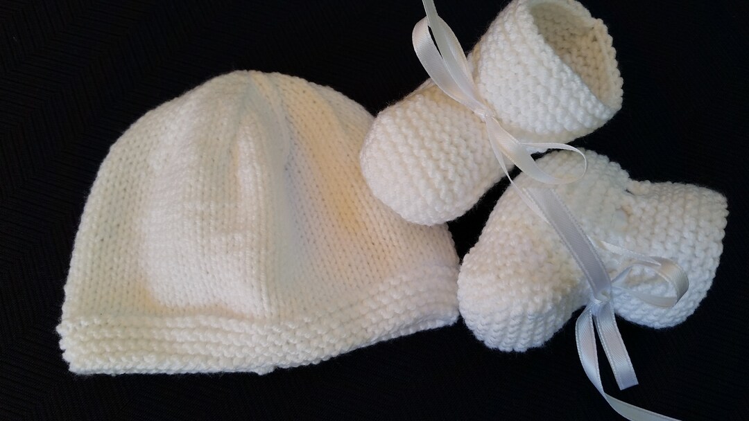WHITE Newborn Hospital Baby Hat and Booties Set, Gender Neutral ...