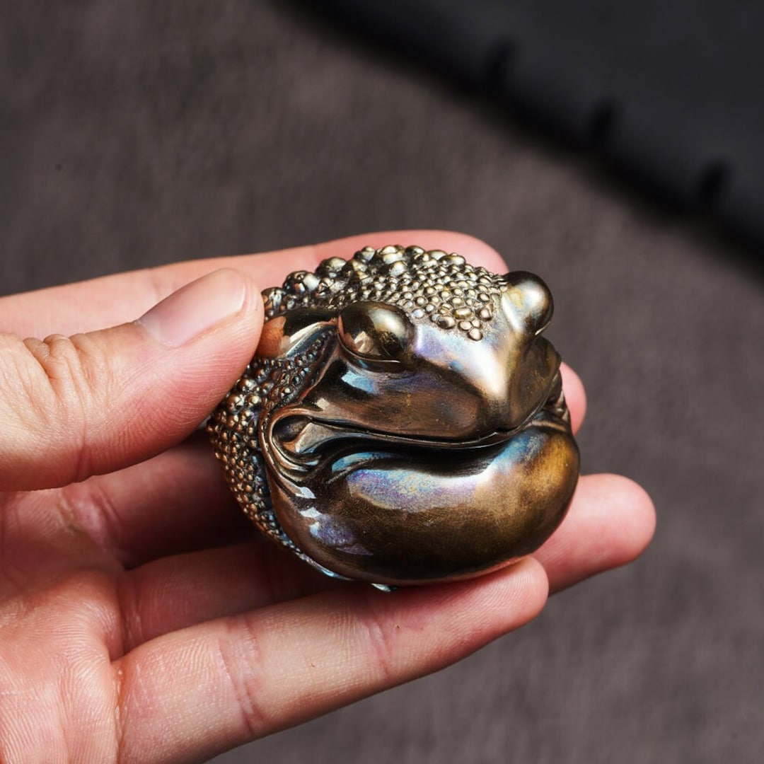 Fine Solid Bronze Fortune Toad Figurine, Casting Golden Toad Crafts ...