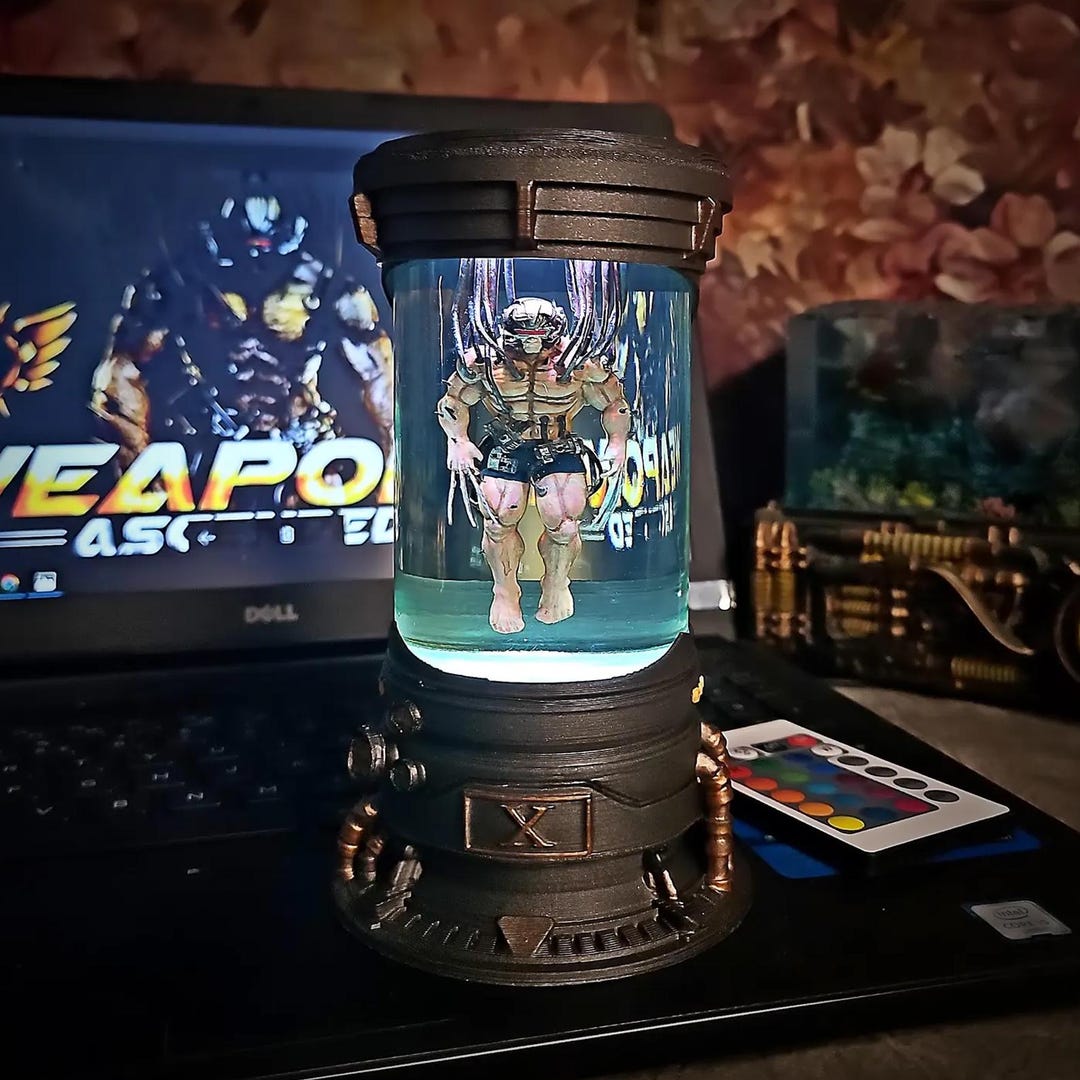 WOLVERINE Chamber Incubator, Hero Custom Resin Lamp, Creations Art ...