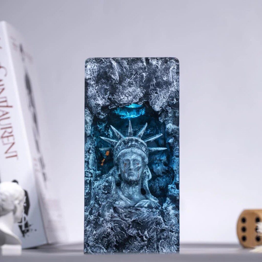 Statue of Liberty Resin Night Light, Statue of Liberty and Diver Epoxy ...