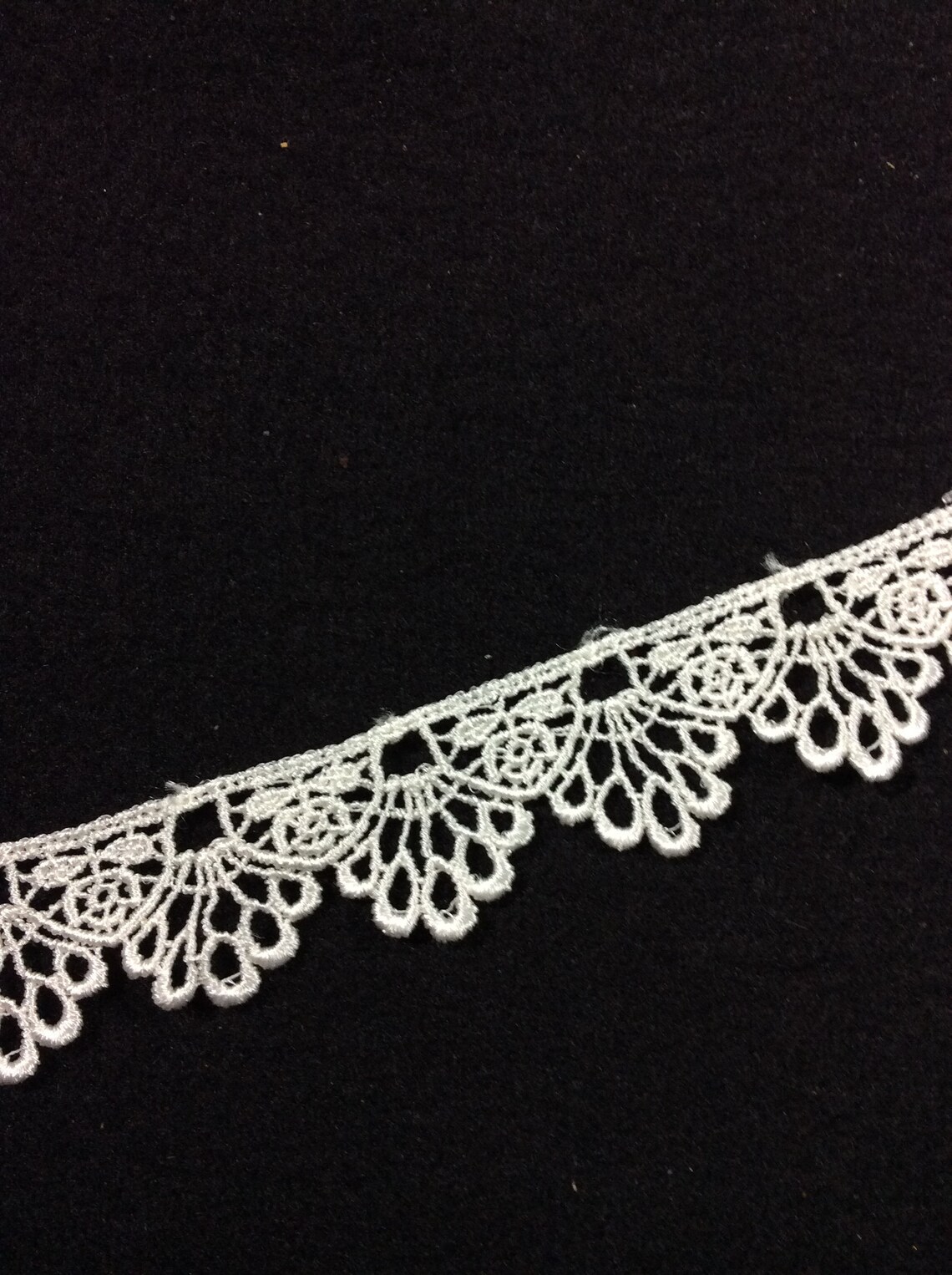 Ivory Scalloped Venise Lace 1 1/16 Inch Wide, by the Yard, Trims, Trim ...