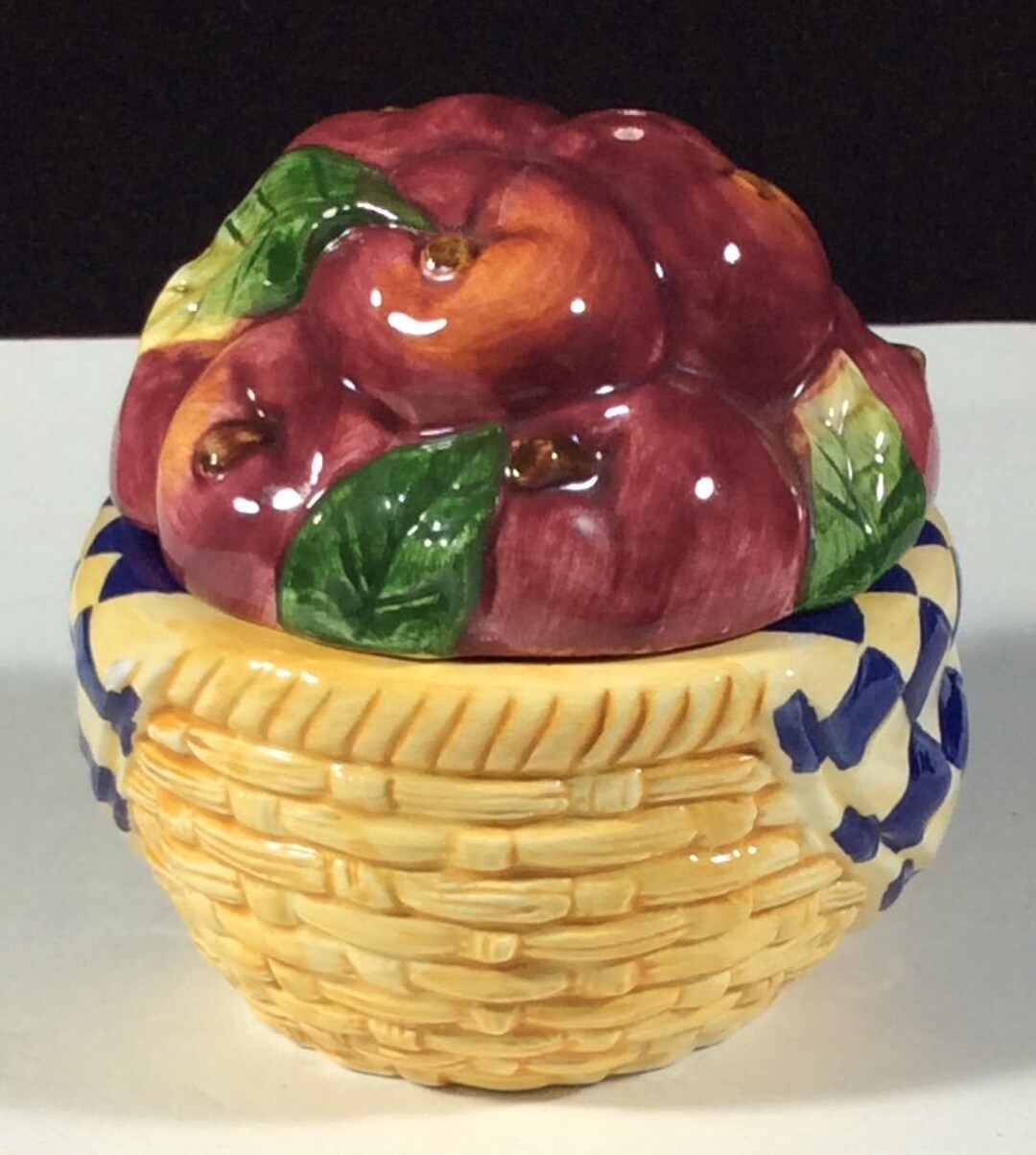 Basket of Apples Salt and Pepper Shaker Set, Two Piece Basket Kitsch ...
