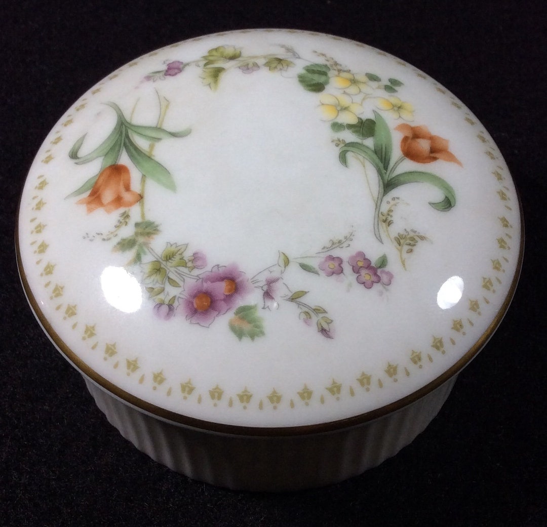 Mirabelle Wegwood Covered Sugar Cube Dish, Bone China, Made in England ...