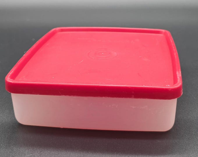 Choice of Tupperware Sandwich Keepers - 670 671 - Sandwich Containers ...