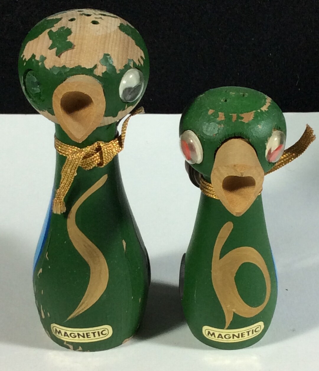 Chippy Magnetic Wood Bird Salt and Pepper Shakers, Missing an Eye ...