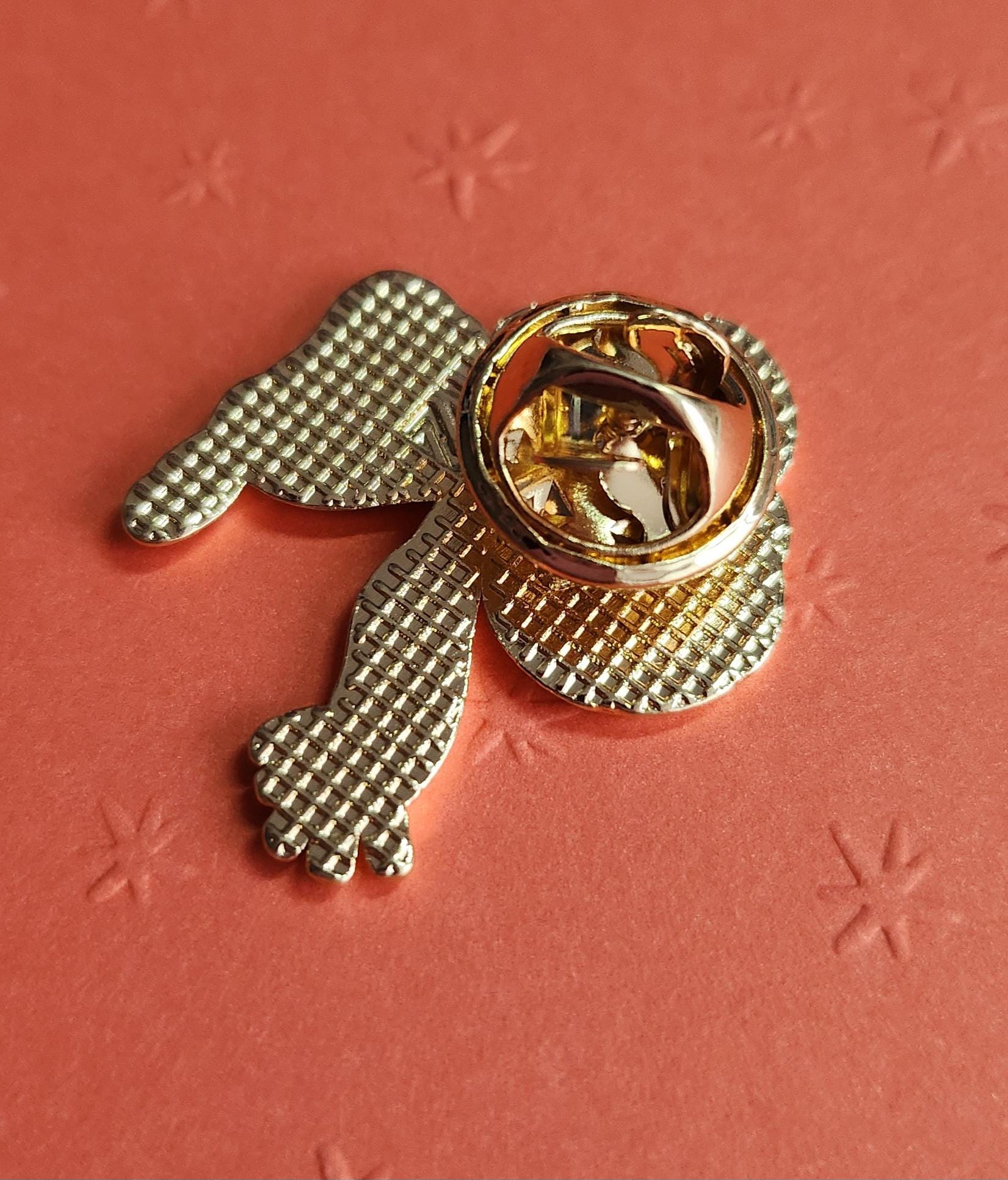Flying Snoopy Metal and Enamel Pin - Etsy
